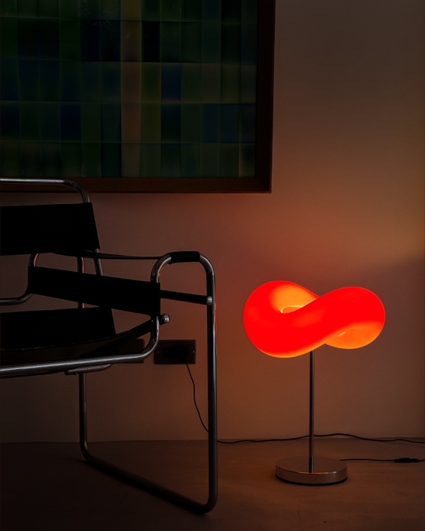 藝術家 DAMONXART 推出 The Möbius Lamp 莫比烏斯燈，用無限循環的光創造靜中之動 - 藝谷暖流 art media